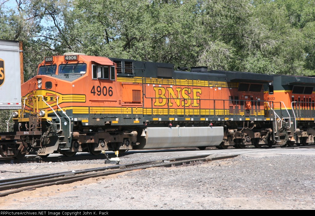 BNSF 4906